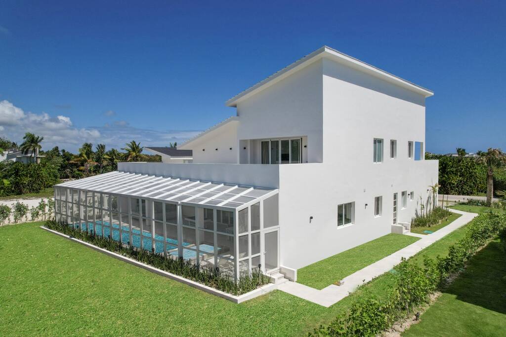 New Luxury Villa in Cap Cana - Maid, Pool, Jacuzzi, Golf Cart